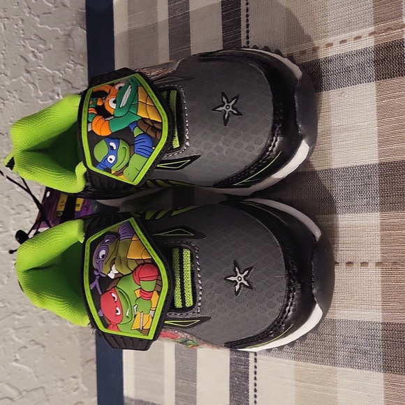 Shoes | Teenage Mutant Ninja Turtle Light Up Sneakers 7 Toddler | Poshmark
